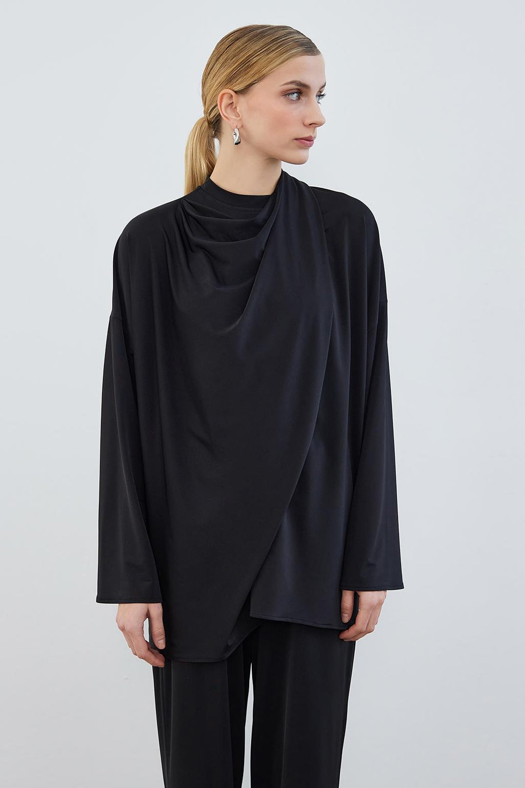 Silk Knitted Relax Tunic Black – Kadriye Baştürk Global